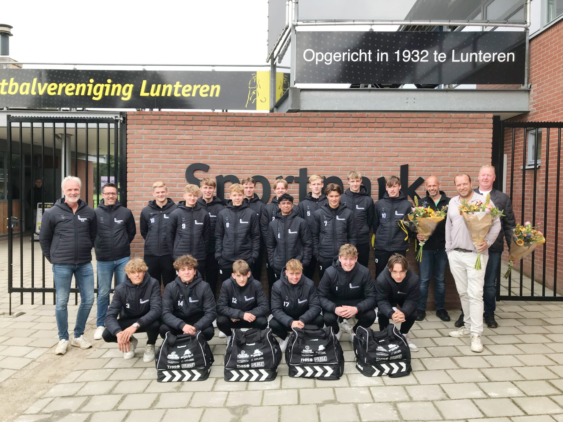 Nieuwe kleding voor VV Lunteren JO19-1 — Lunteren.com