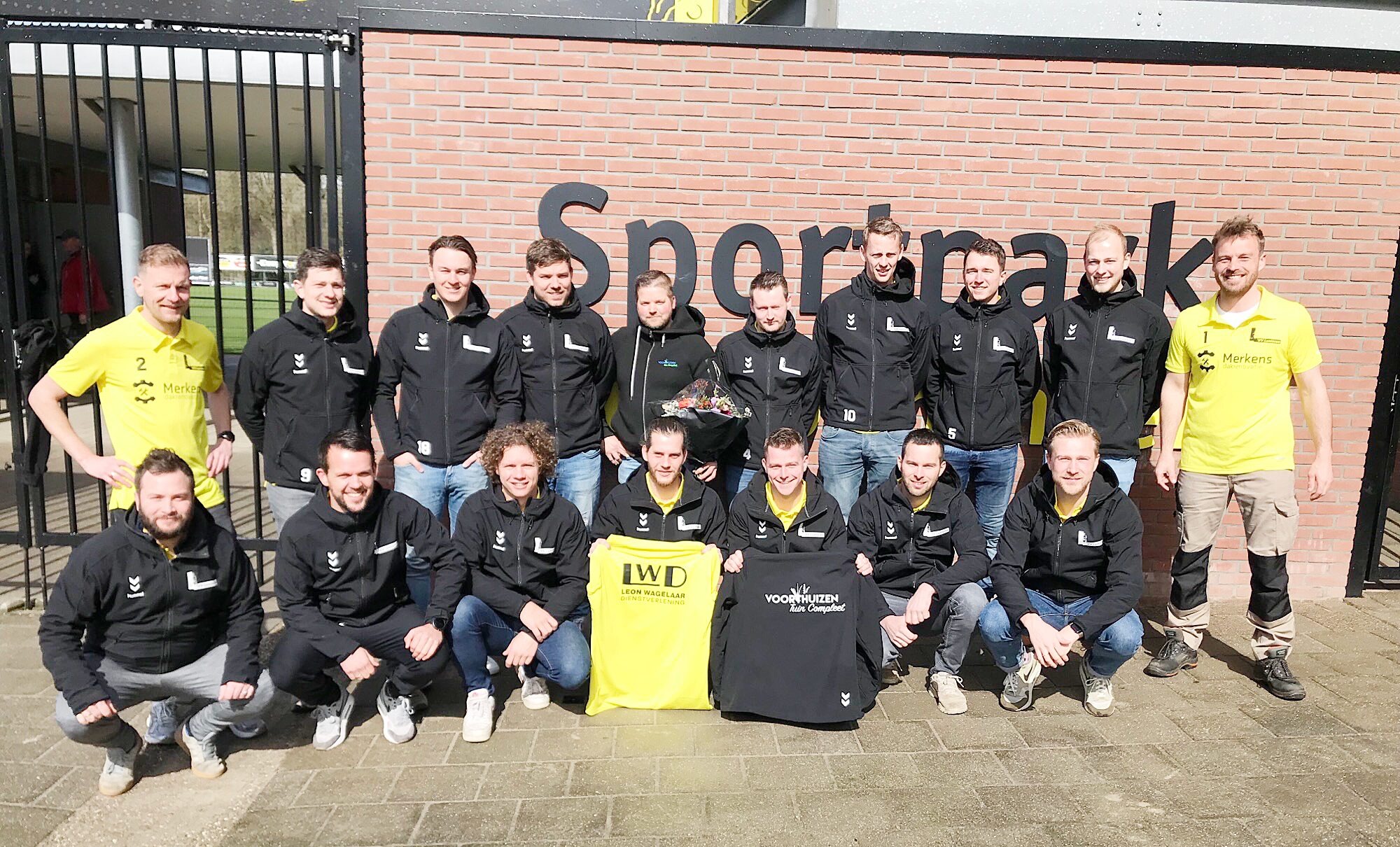 Nieuwe kleding voor Lunteren 3 — Lunteren.com